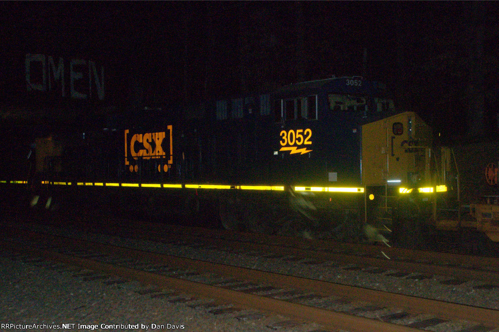 CSX ES44AH 3052 trails on Q190-28